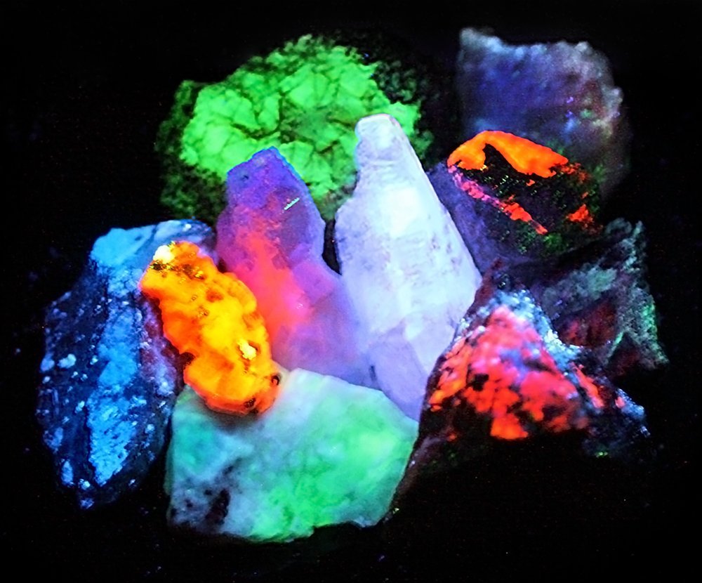 Set of 10 Medium Short Wave UV Reactive Fluorescent Mineral Rock Specimens