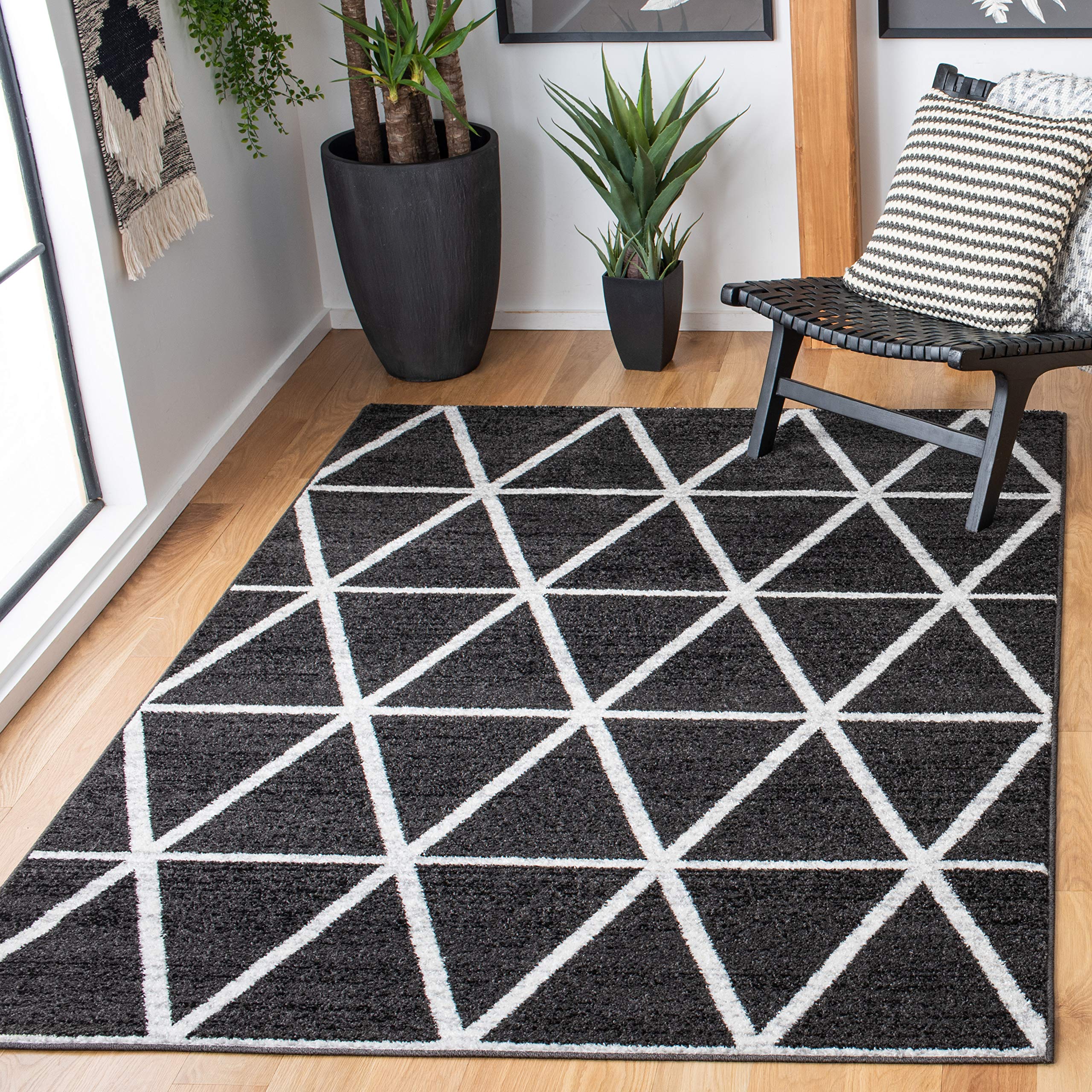 SAFAVIEH Adirondack Collection Area Rug - 5'1" x 7'6", Black & Ivory, Modern Geometric Design, Non-Shedding & Easy Care, Ideal for High Traffic Areas in Living Room, Bedroom (ADR262G)