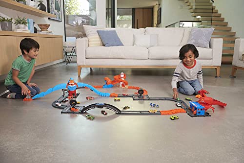 Hot Wheels Toy Car Track Set City Scorpion Flex Attack & 1:64 Scale Car, Bendable Tail Extends 2.5 Ft., Connects to Other Sets
