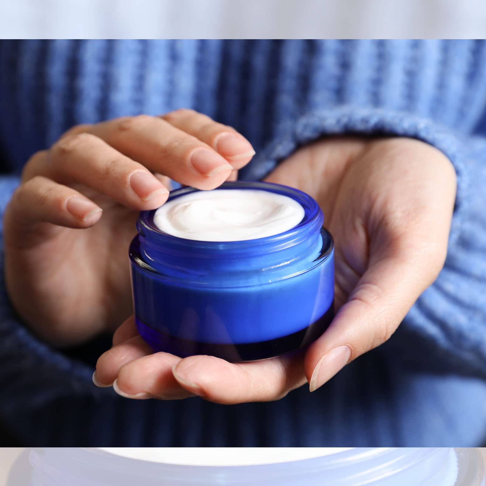 Lil Ray 1 oz Round Cobalt Blue Glass Jar with Inner Liners and Gold Lid (12pcs)