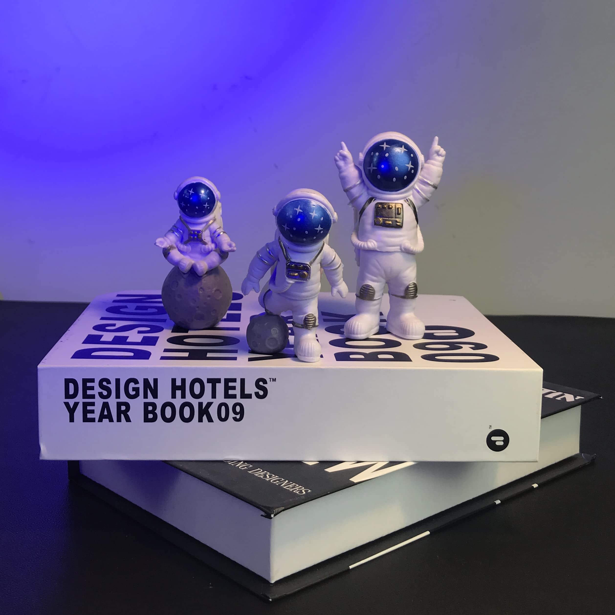 4 PCS Astronaut Figurine, Blue Astronaut Figure Toy Desktop Ornaments Resin Outer Space Birthday Cupcake Spaceman for Kids Party Funny Gift, 3PCS Astronaut and 1PCS Keychain, Desk Decor, Shelf Decor