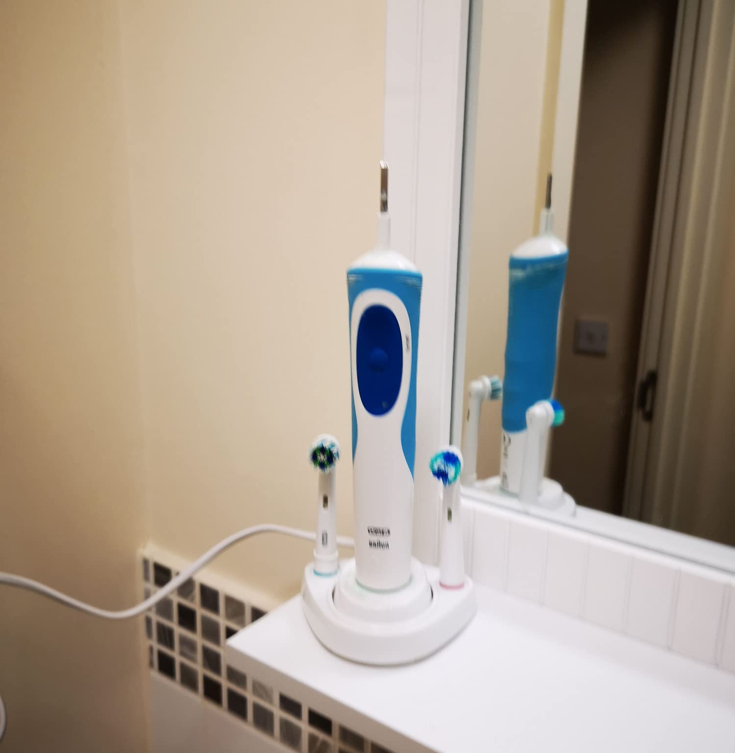 Electric Toothbrush Head Holder/Toothbrush Charger Base Stand for Oral-B and 4pcs Round Toothbrush Head Cover