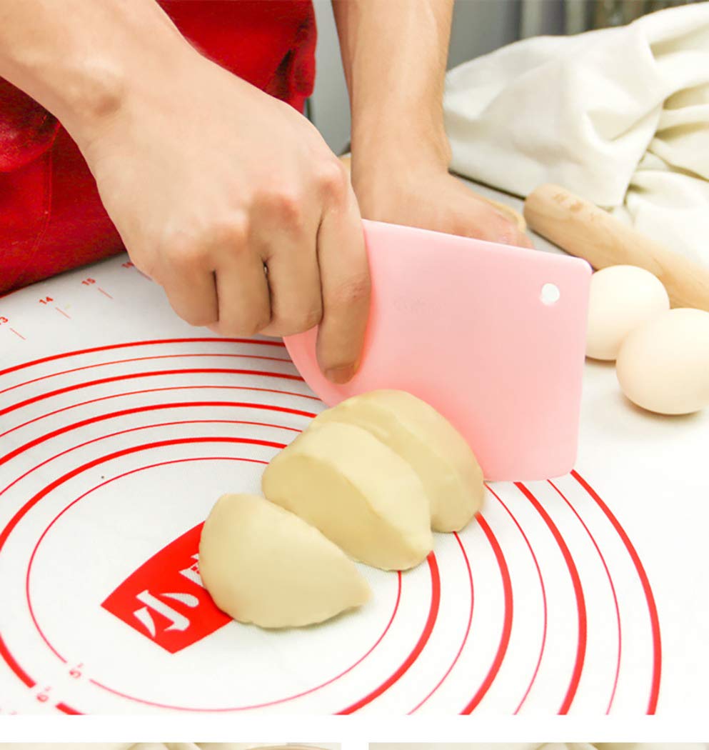 Pink curved plastic scraper Cake cream scraper (size: length 5.3 inches × width 3.7 inches)