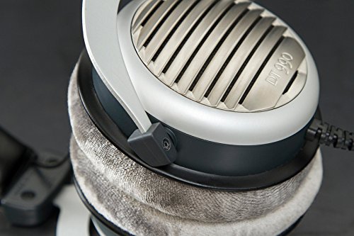 beyerdynamic DT 990 Edition 32 Ohm Over-Ear-Stereo Headphones. Open design, wired, high-end, for tablet and smartphone