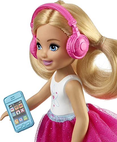 Barbie Dreamhouse Adventures Doll & Accessories, Travel Set with Blonde Chelsea Small Doll, Puppy, Carrier & Backpack That Opens