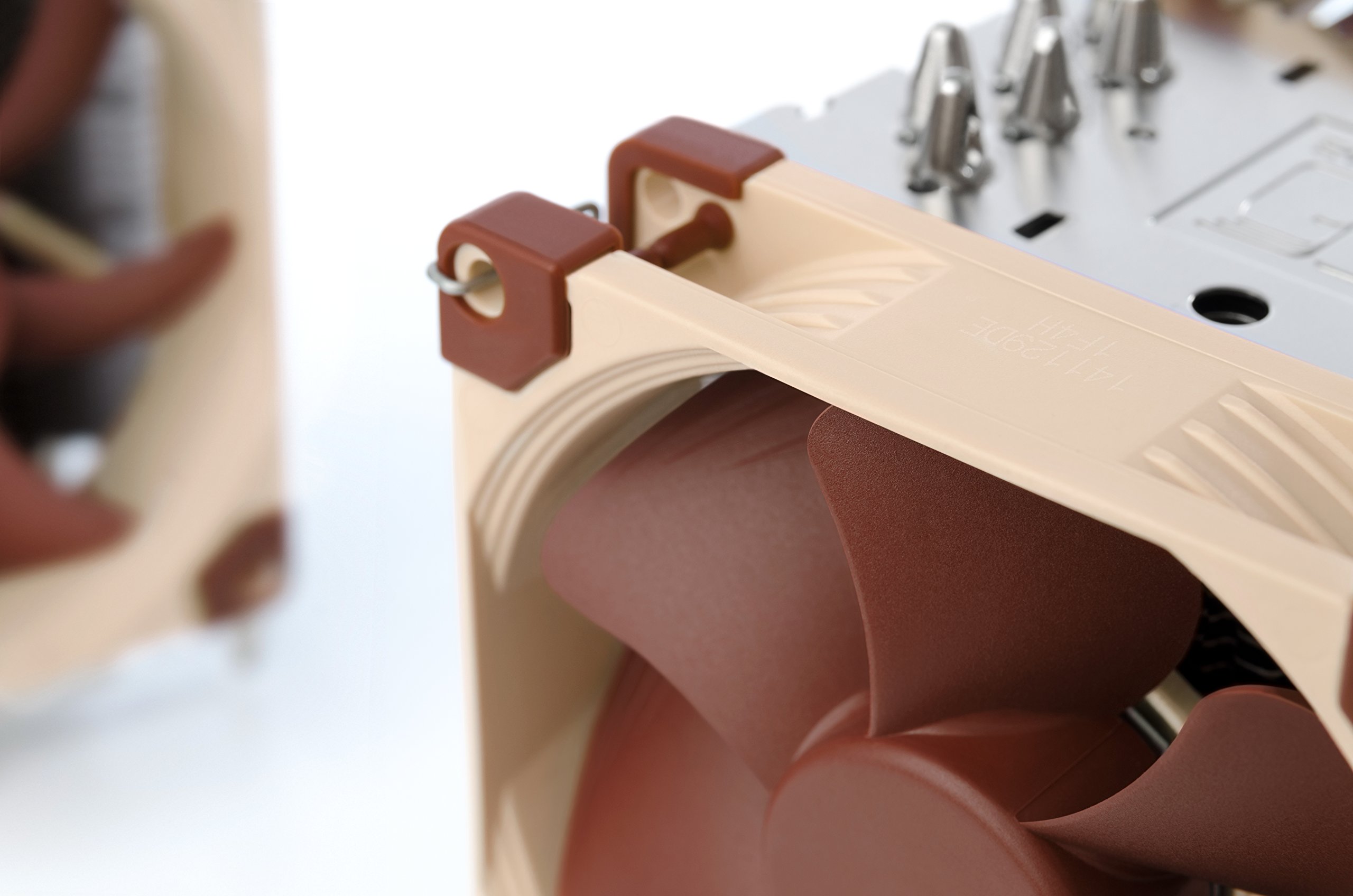 Noctua NH-D9 DX-3647 4U, Premium CPU Cooler for Intel Xeon LGA3647 (Brown)