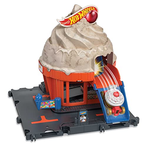 Hot Wheels City Track Set with 1 Car, Track Play That Connects to Other Sets, Ice Cream Shop Playset