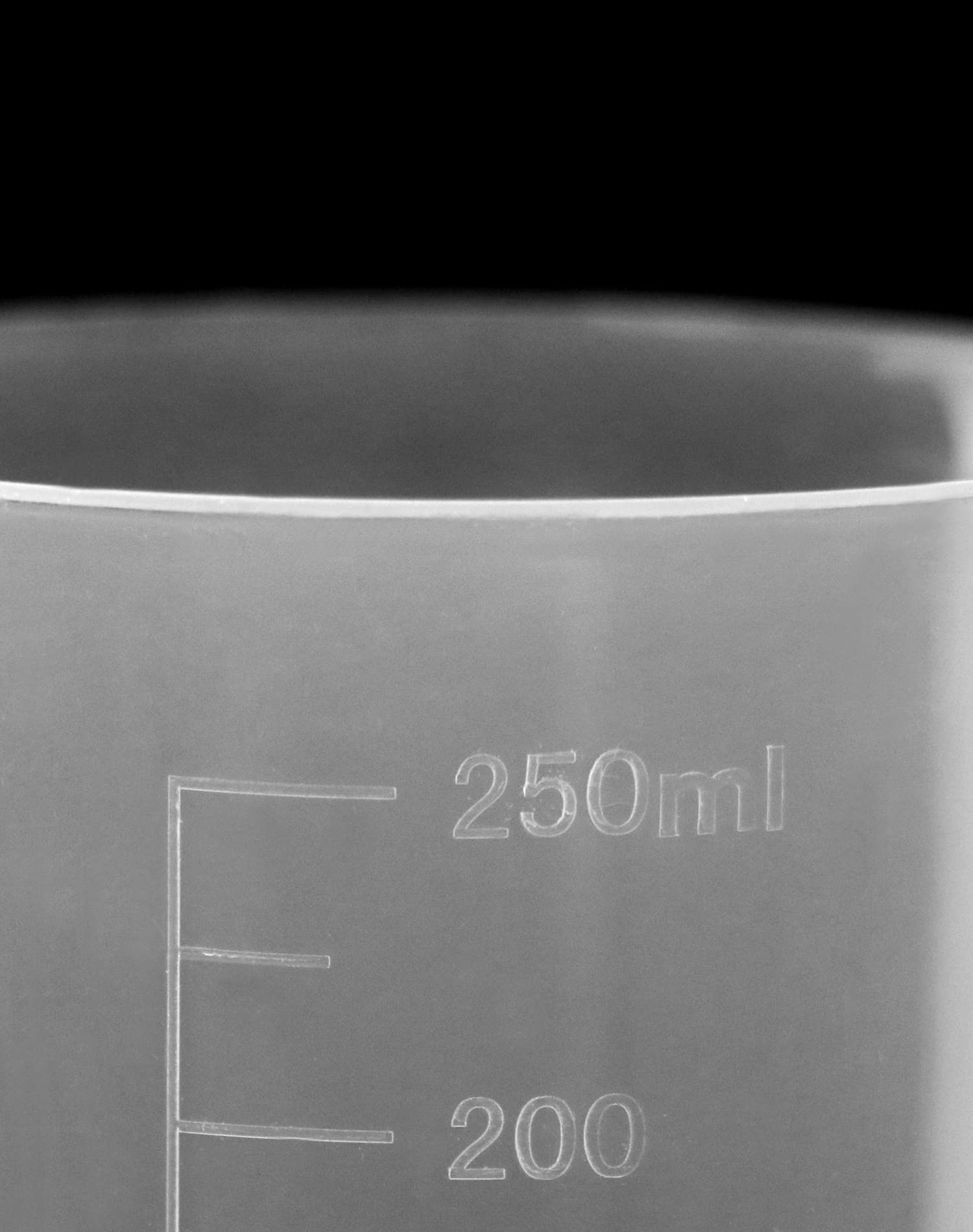 QWORK Plastic Beakers, 250ml, 12 Pieces, Polypropylene, Raised Graduations, Tapered Spout