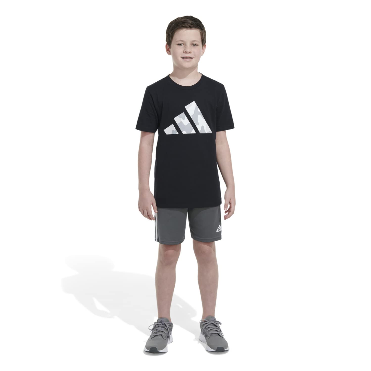 adidas Boys' Big Short Sleeve Cotton BoS Ghost Logo T-Shirt, Alumina, S(8)