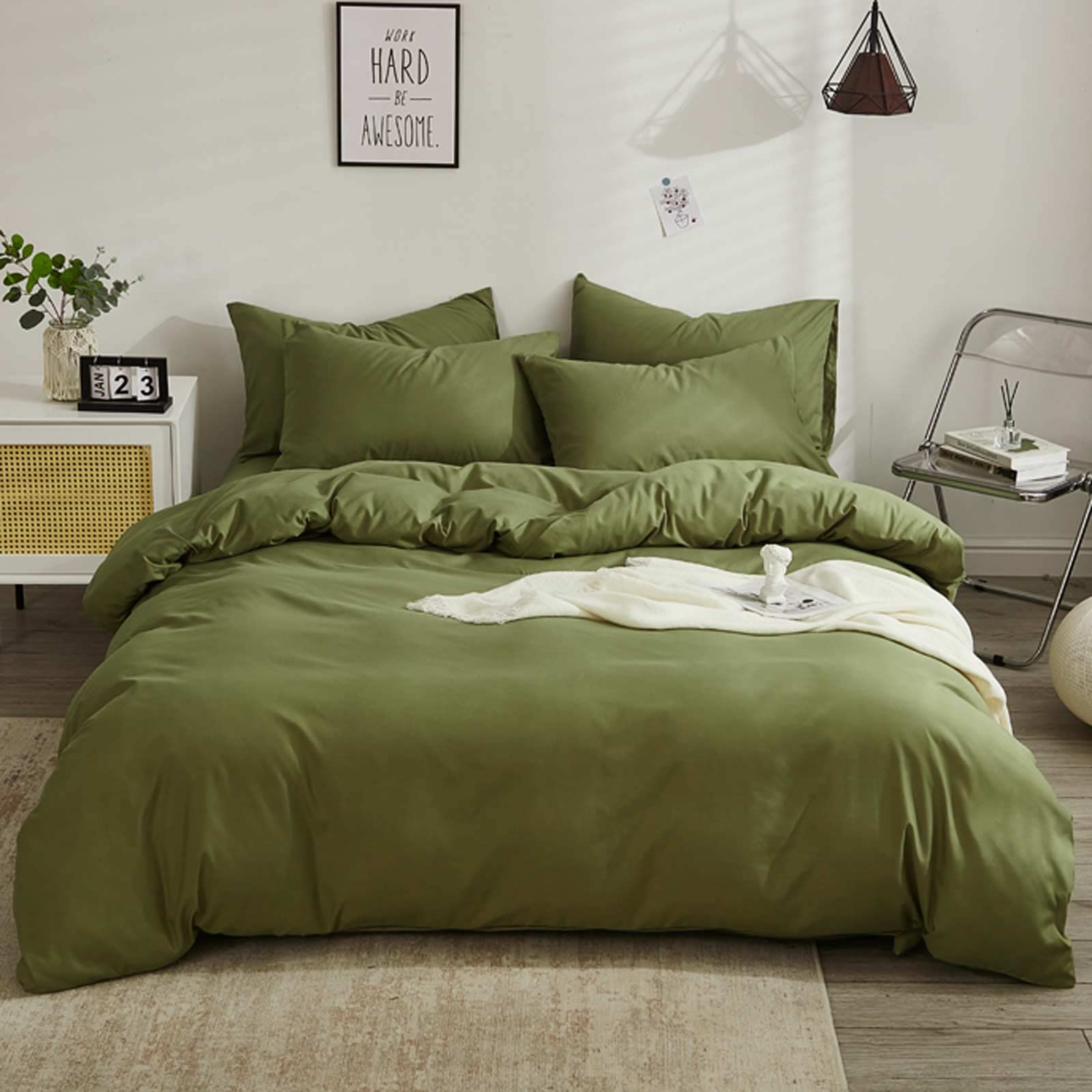 Nanko Cal King Size Comforter Set Sage Green All Season Soft Reversible Down Alternative Quilted Duvet Insert Microfiber Filling Luxury Quality Bedding Sets in a Bag Women Men 104x98 California King