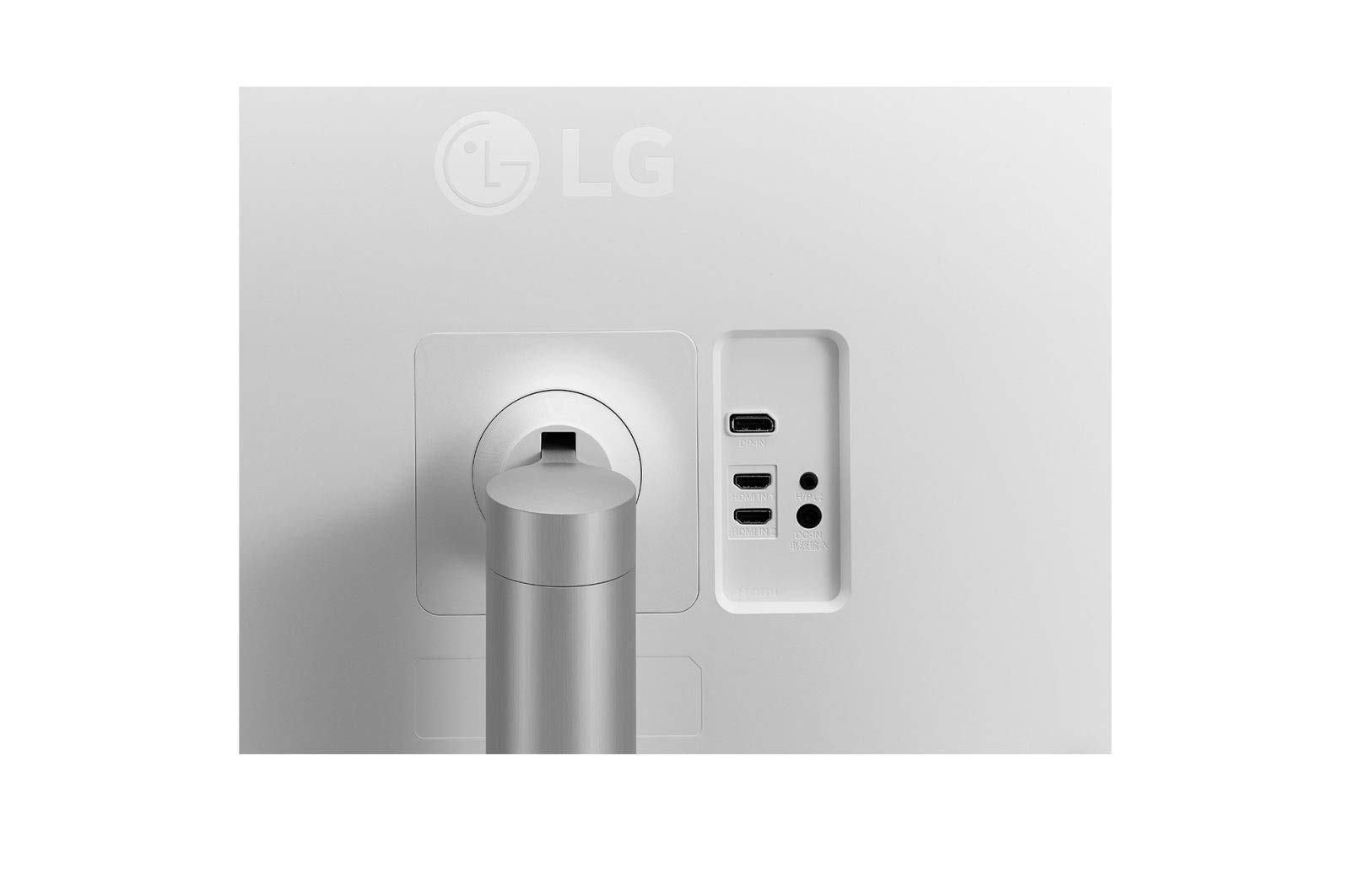 LG 31.5” HDR10 IPS UHD 4K Monitor (3840x2160) with DCI-P3 95% (Typ.), AMD FreeSync, Dynamic Action Sync, Black Stabilizer, MAXX Audio & Ergonomic Design (32BN67U-B) (Renewed)