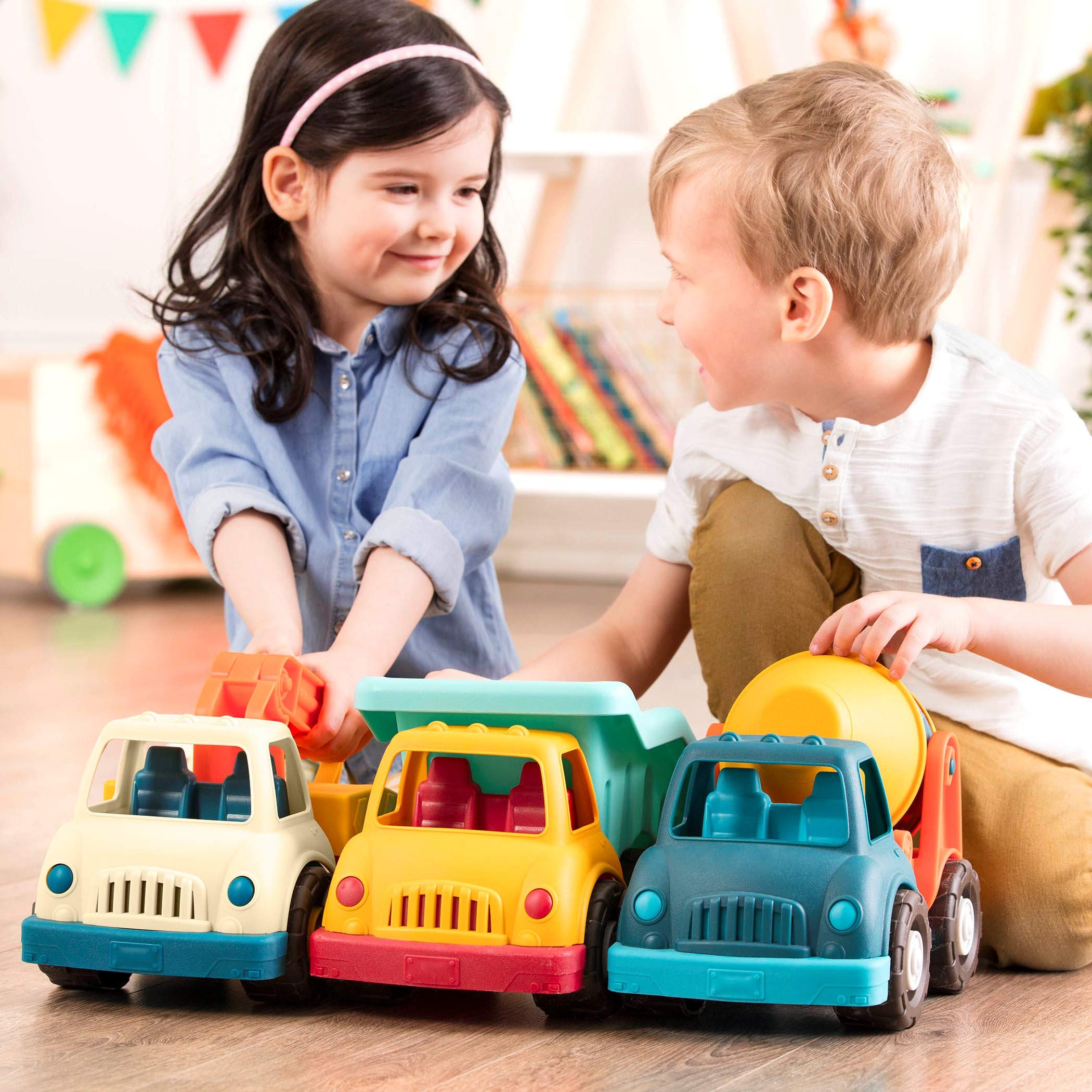 Battat- Wonder Wheels- 3-Piece Toy Truck Set – Dump Truck, Tow Truck, Cement Truck – Toy Construction Vehicles- Recyclable Materials – 1 year +