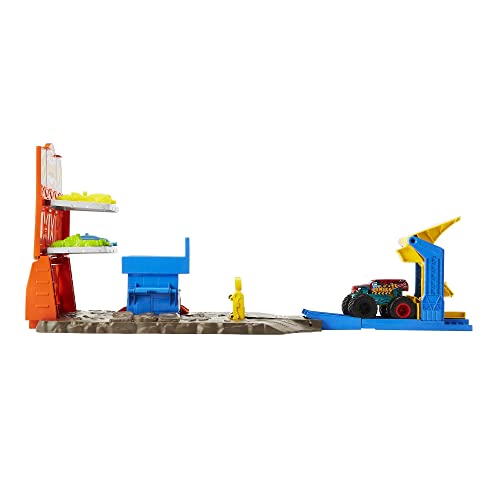 Hot Wheels Monster Trucks Blast Station Playset with 1:64 Scale Demo Derby Toy Truck & 3 Crushable Cars