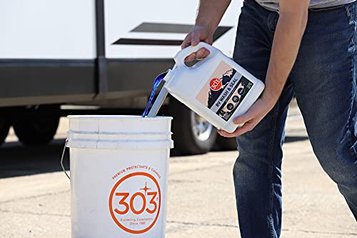 303 Products RV Wash & Seal - Clean, Streak-Free Finish, pH Neutral with High Foaming Formula, Provides A Deep Gloss Finish on RVs, Campers, Pop-ups, and Motorhomes, 1 Gallon (30240)