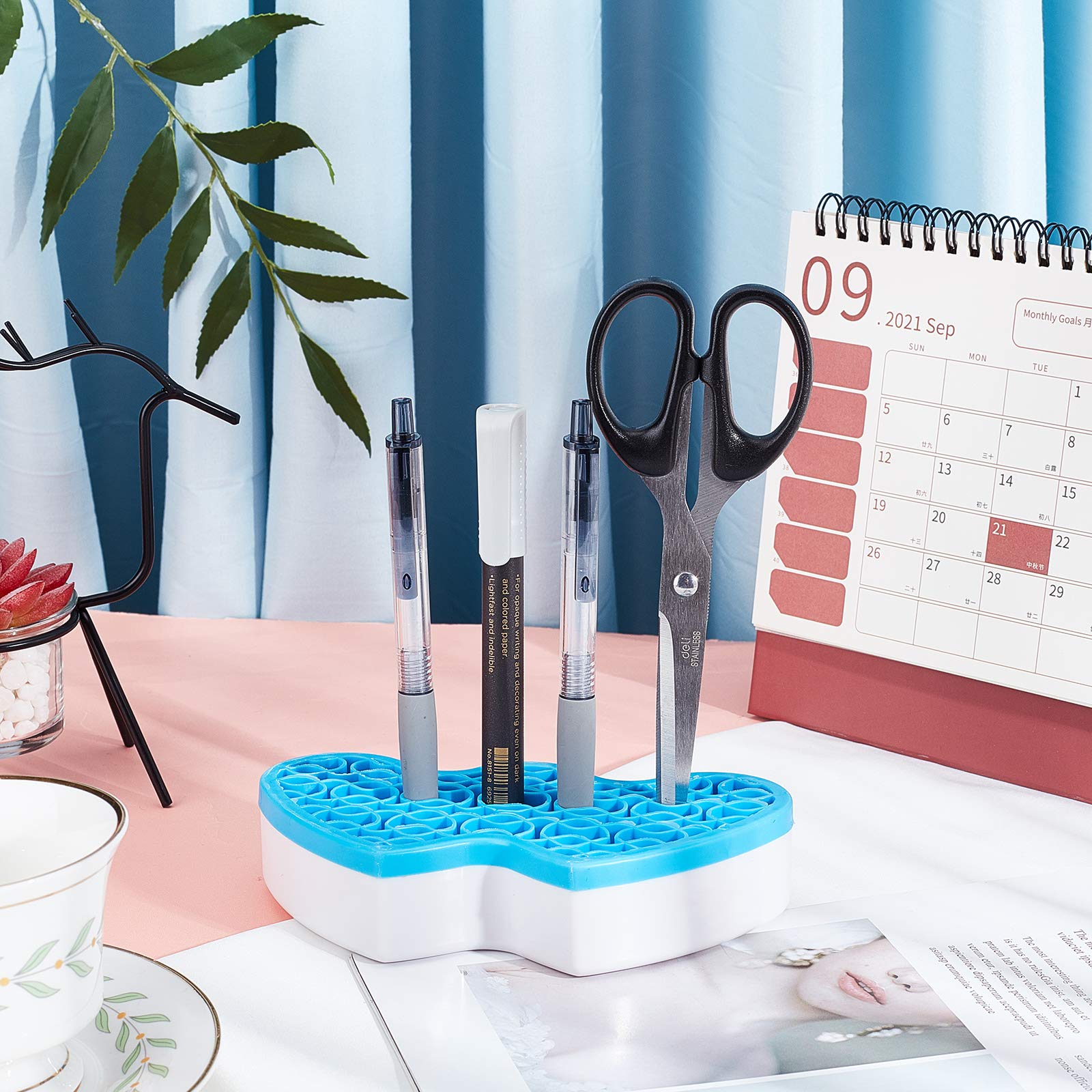 GORGECRAFT Sew Desktop Organizers Silicone Makeup Brush Holder Multipurpose Painting Pen Stand Holder Cosmetic Storage Box for Stash and Store (Blue)