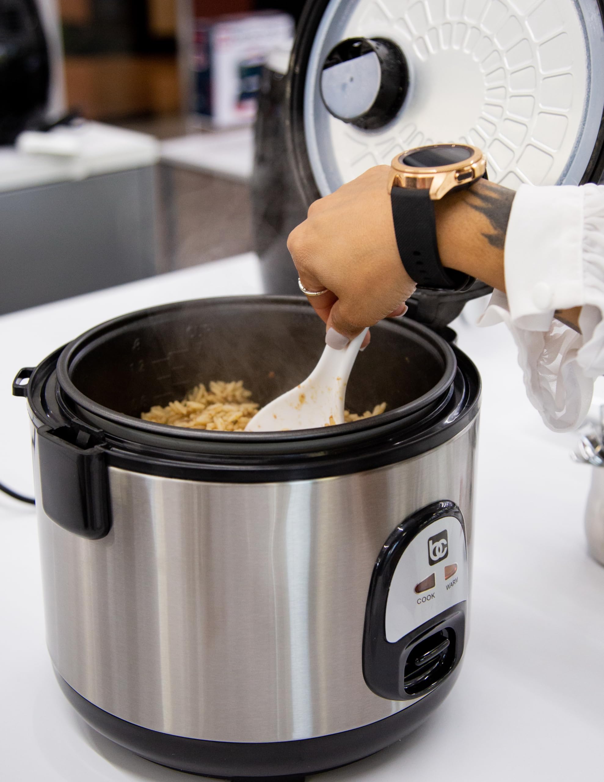 Bene Casa 7 cup stainless-steel thermo rice cooker, stainless steel and black design, cool touch rice cooker, simple operation, dishwasher safe.