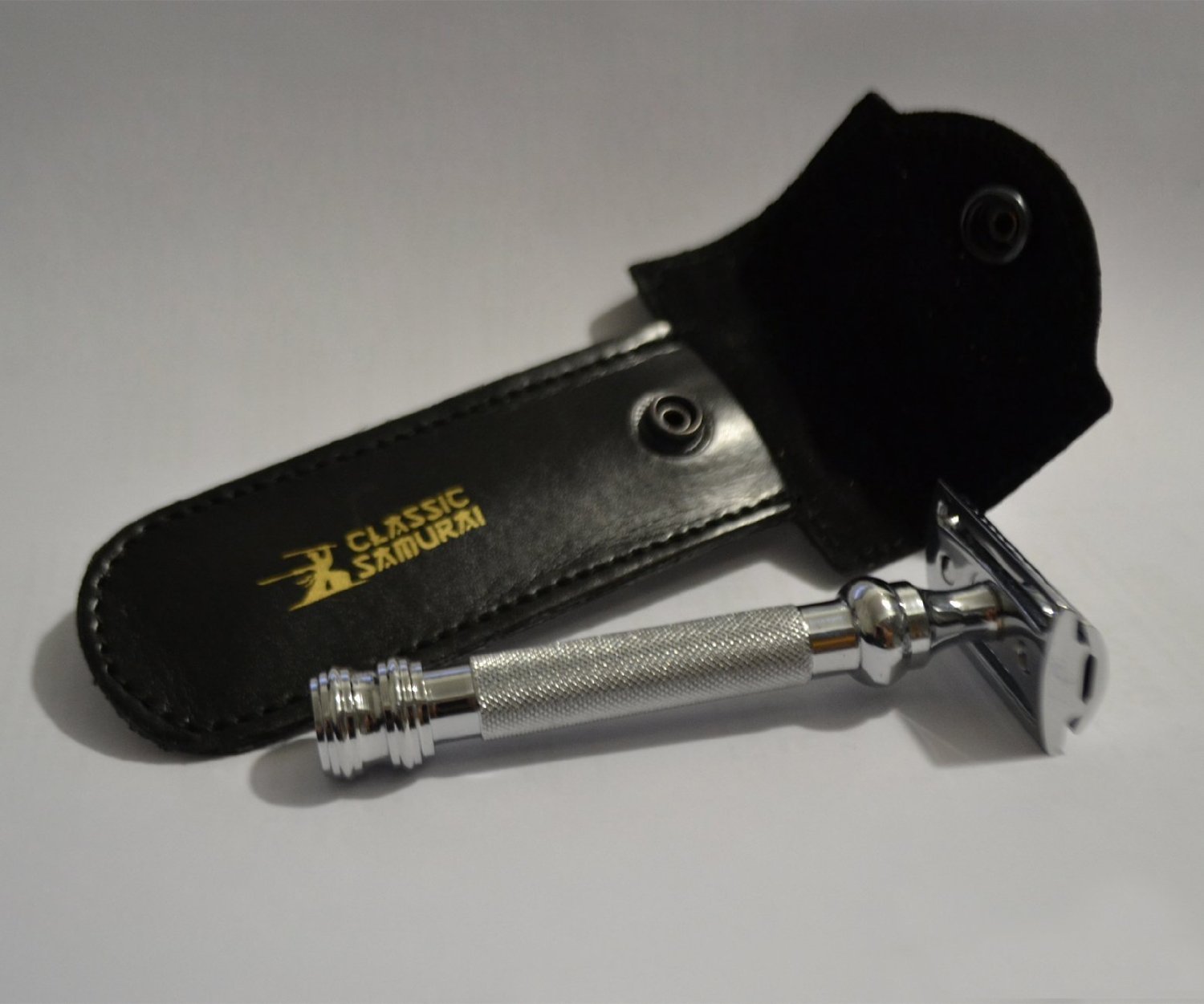 Classic Samurai CS-206 Heavy Duty "Barber Pole" Long Double Edge Safety Razor with Genuine Leather Shaving Travel/Protective Case and 5 Astra Superior Platinum Razor Blades