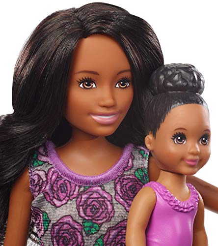 Barbie Skipper Babysitters, Inc. Playset with Bathtub, Babysitting Skipper Doll and Small Toddler Doll with Button to Move Arms and Splash, Plus Themed Accessories, Gift for 3 to 7 Year Olds