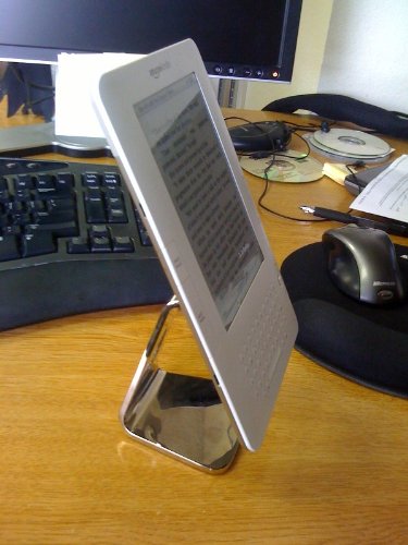 Clingo Universal Podium for iPod, iPhone and Other Mobile Devices - Holster - Retail Packaging - Black