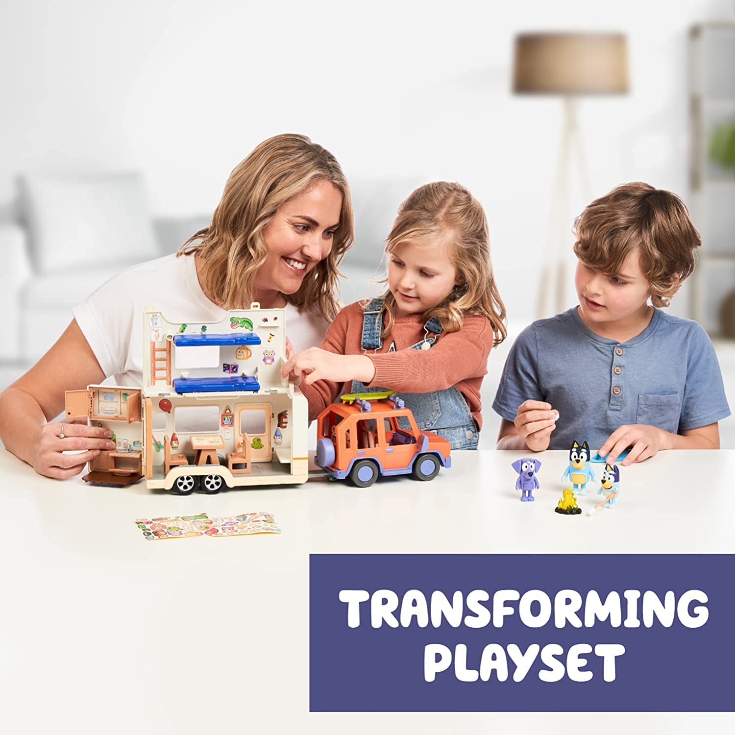 Bluey Ultimate Caravan Adventures - Caravan Playset and Three 2.5-3" Figures & 4WD Family Vehicle with 2 Surfboards, Multicolor (13096)