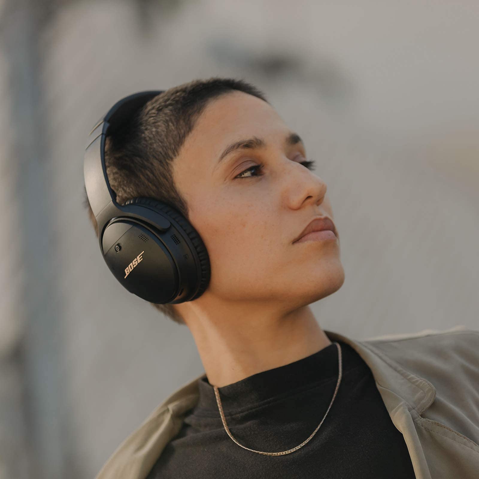 Bose QuietComfort 35 Series 2 Gaming Headset β Comfortable Noise Cancelling Headphones Black (Renewed)