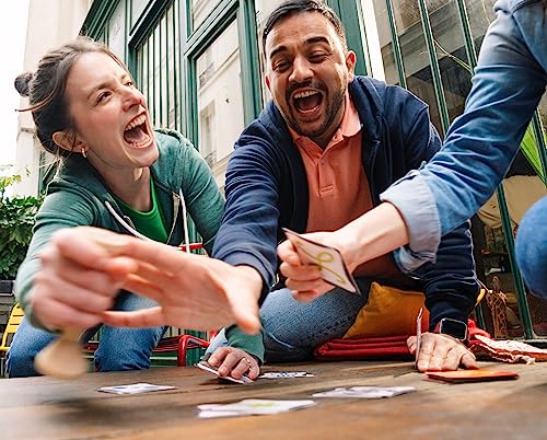 Asmodee Jungle Speed - Simple, Fast, Fun and Very Addictive! - Spanish Language
