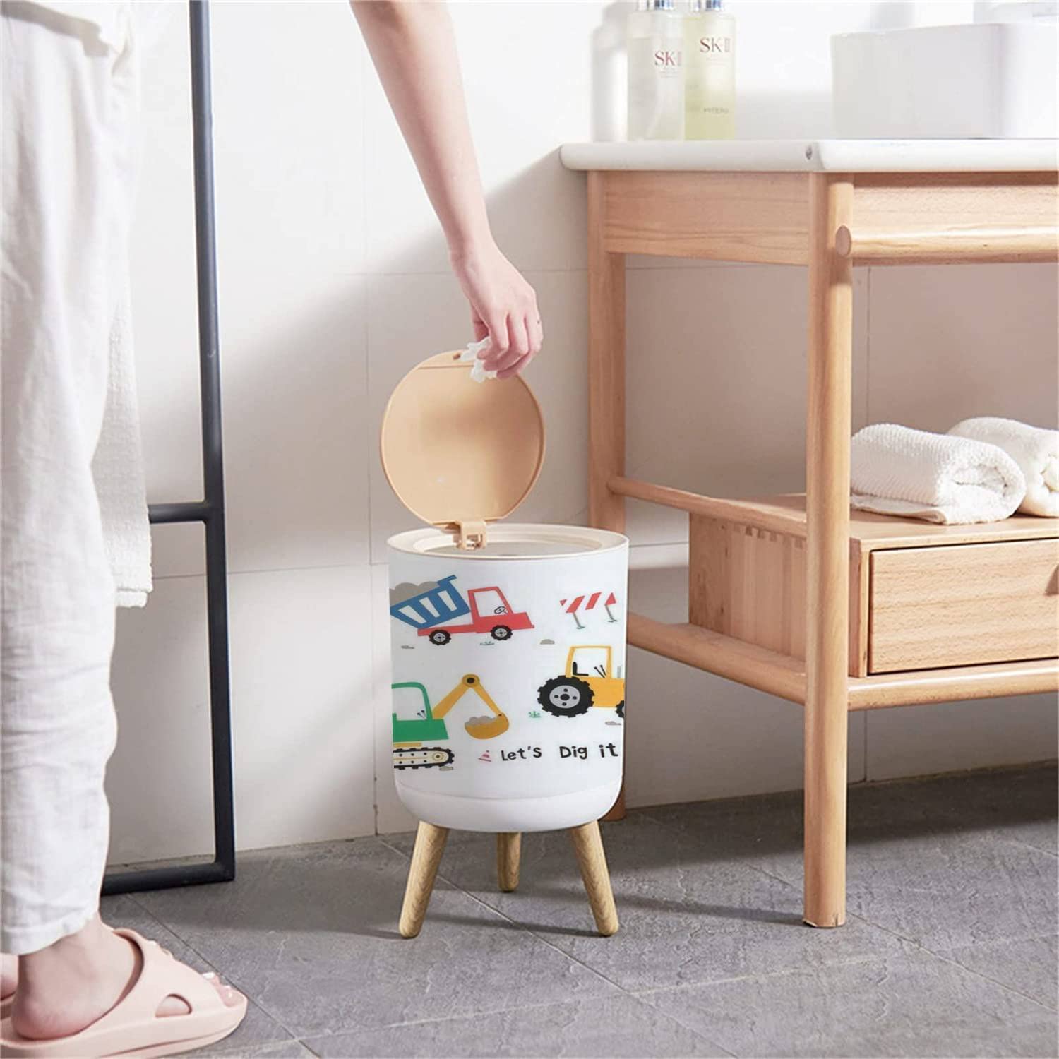 KCDCYCZEAL Small Trash Can with Lid Cute Construction Trucks for Kids Round Recycle Bin Press Top Dog Proof Wastebasket for Nursery Playroom Bedroom Office 7L/1.8 Gallon