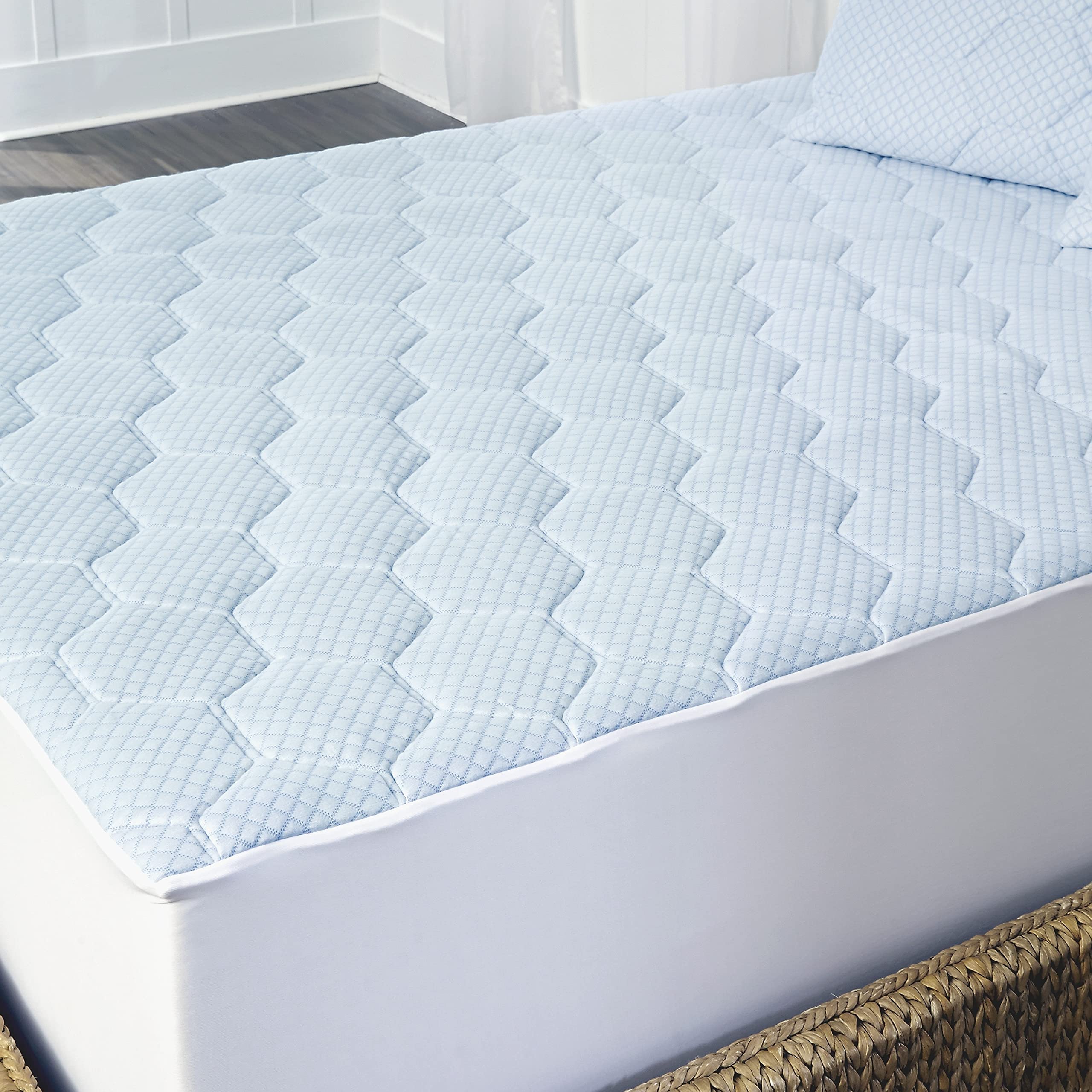 Arctic Sleep Cooling Gel Memory Foam Mattress Topper with Skirt Full