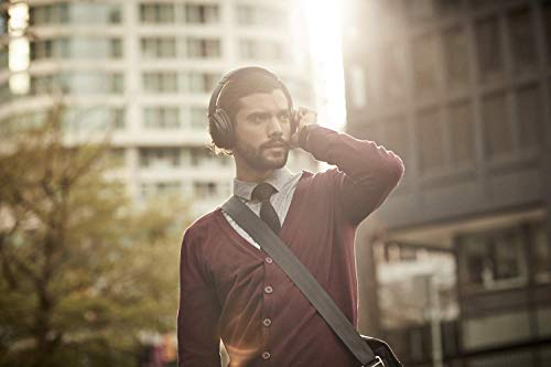 Bose QuietComfort 35 (Series II) Wireless Headphones, Noise Cancelling, with Alexa voice control β Triple Midnight (Renewed)