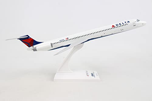 Daron Skymarks Delta Md-88 Model Kit (1/150 Scale)