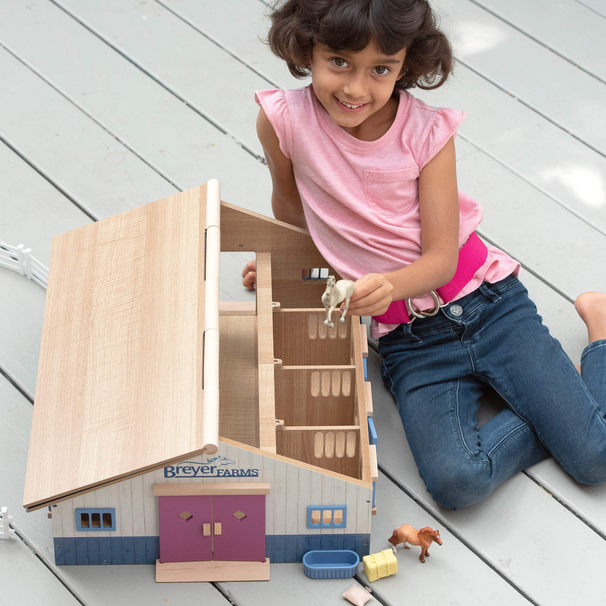 Breyer Farms Deluxe Wood Stable Playset 59215, Multicolor