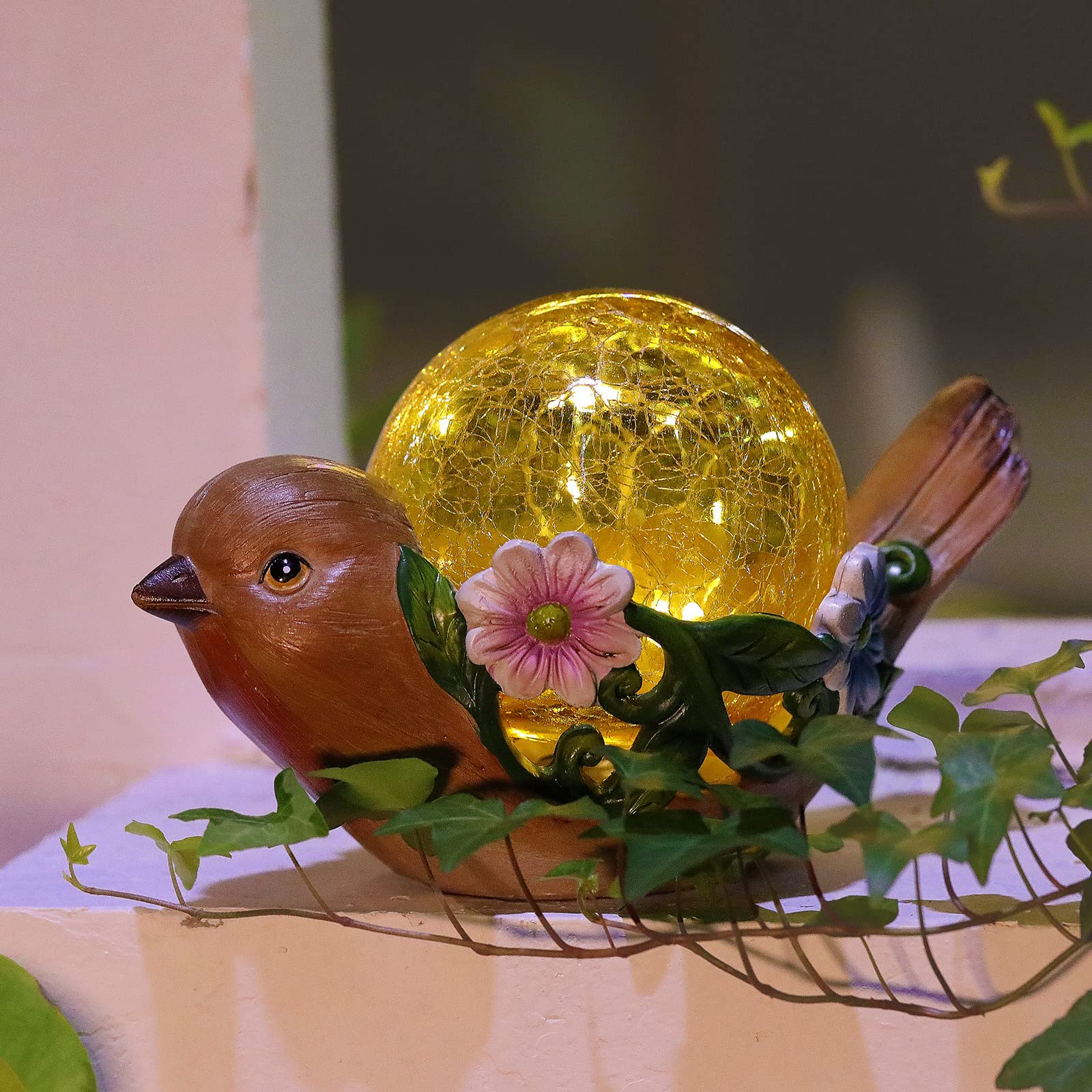 CTgift Garden Bird atue, Garden Bird Sculptures with Solar LED Lights for Artiic Deration of Outdoor Sidewalks, Patios, and Lawns