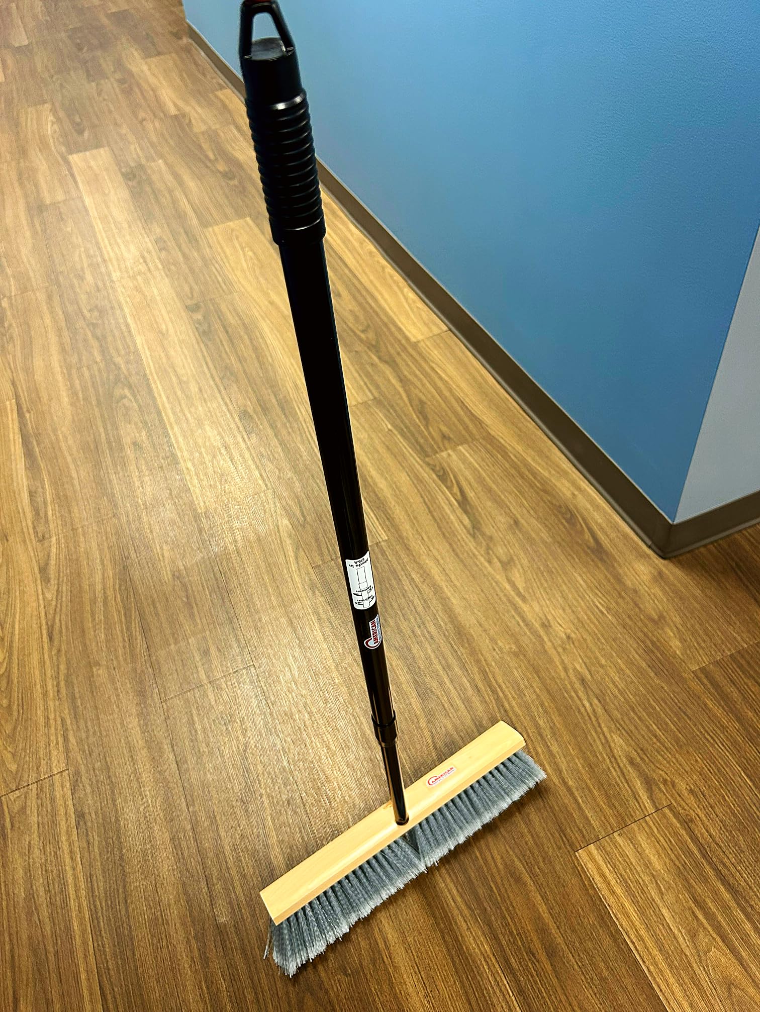American Select Tubing PBSE18001 18" Smooth-Surface Push Broom with Sturdy Extendable Handle