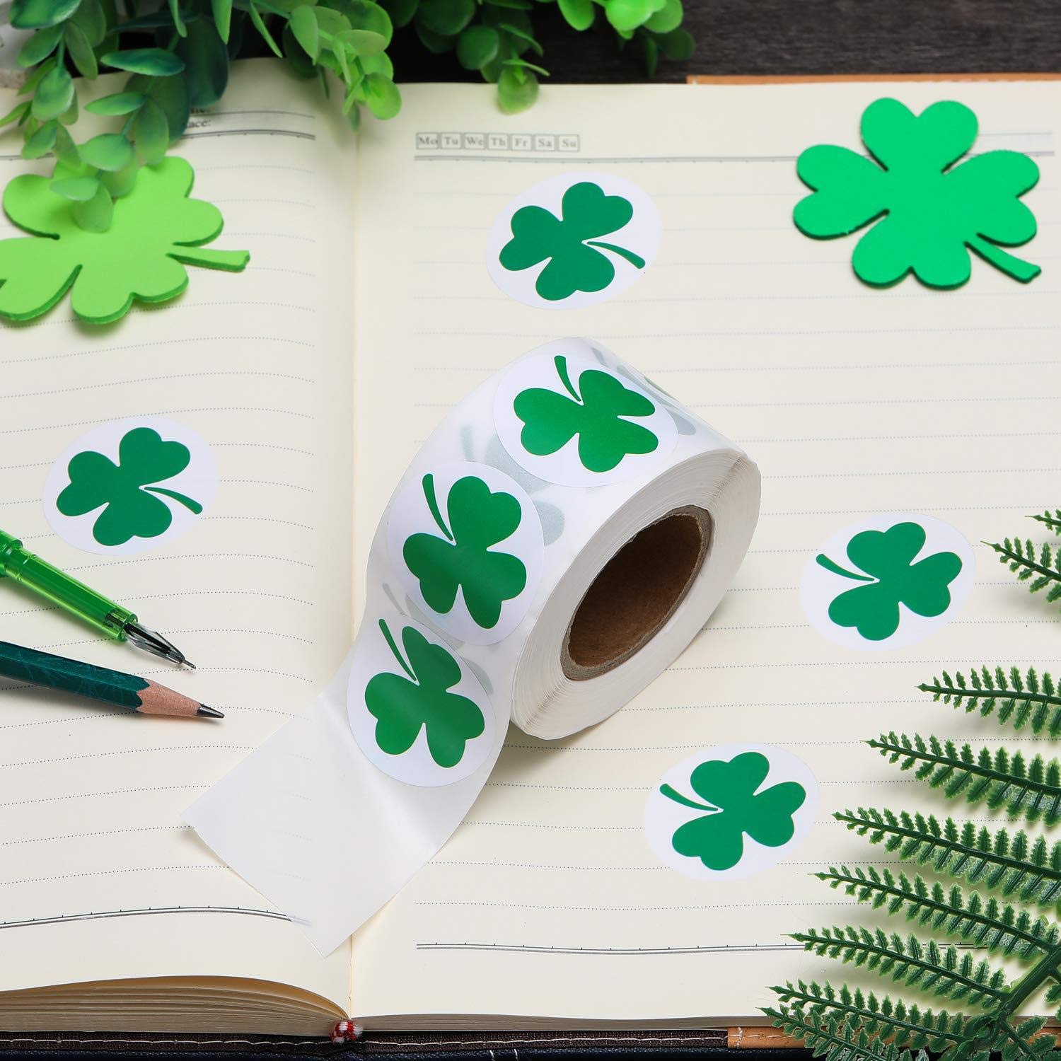 St. Patrick’s Day Stickers, 500 Pieces 1.5inch Irish Shamrock Sticker Roll 4 Leaf Clover Stickers for Bags Boxes Wrap Cards Party Decoration Supplies