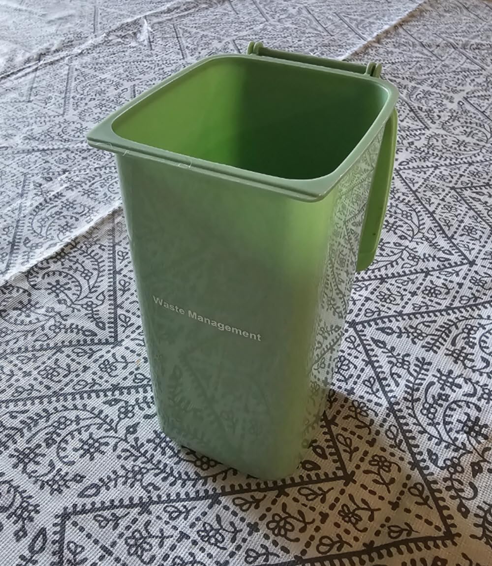 xcarpro Office Trash Can Desktop Mini Trash Bin, Garbage Bin Set Pencil Cup Holder with Lips & Wheels Curbside Organizer Containers Wastebasket (Green)