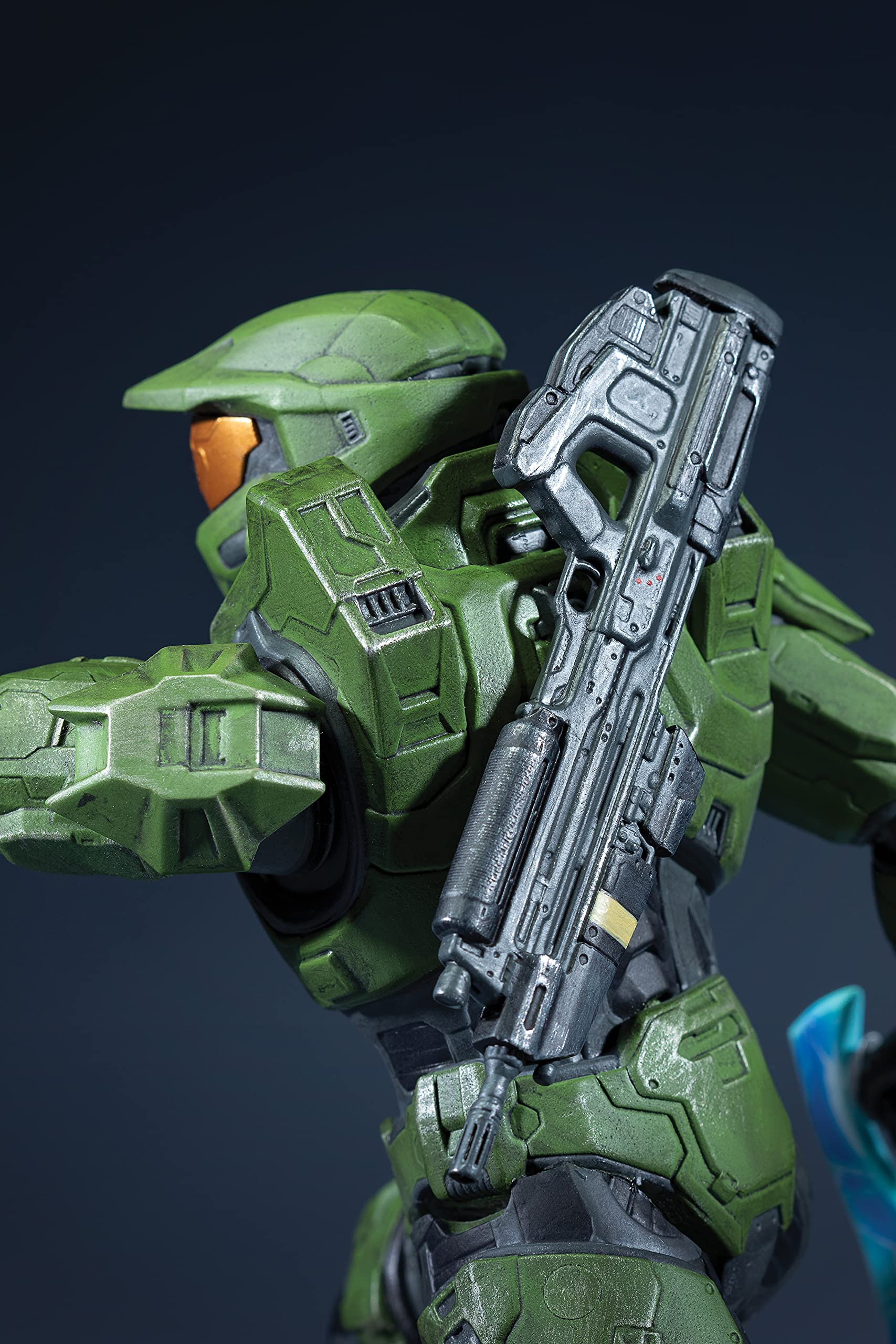 DARK HORSE COMICS Halo Infinite: Master Chief Grappleshot PVC Statue, 10 inches, Green
