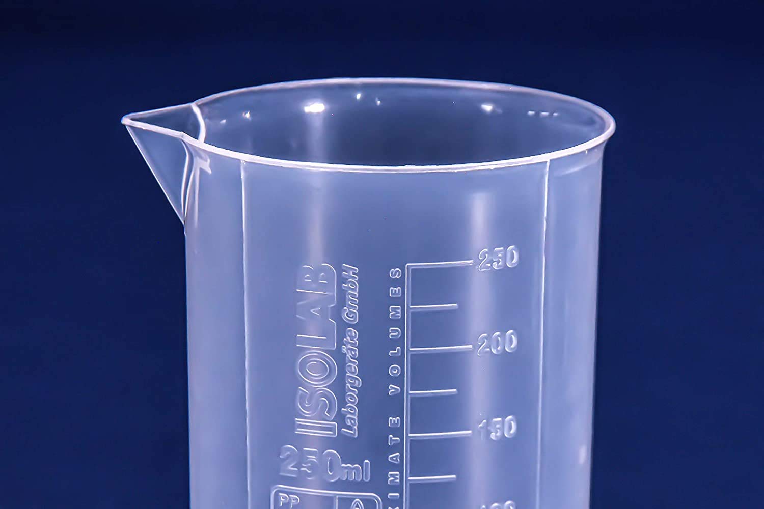 ISOLAB 026.01.S01.Set4 7 Pieces Premium Laboratory Plastic Beaker Set, High Clarity, Polypropylene, Raised Graduations, Autoclavable, 25 mL, 50 mL, 100 mL, 250 mL, 500 mL, 1000 mL, 2000 mL