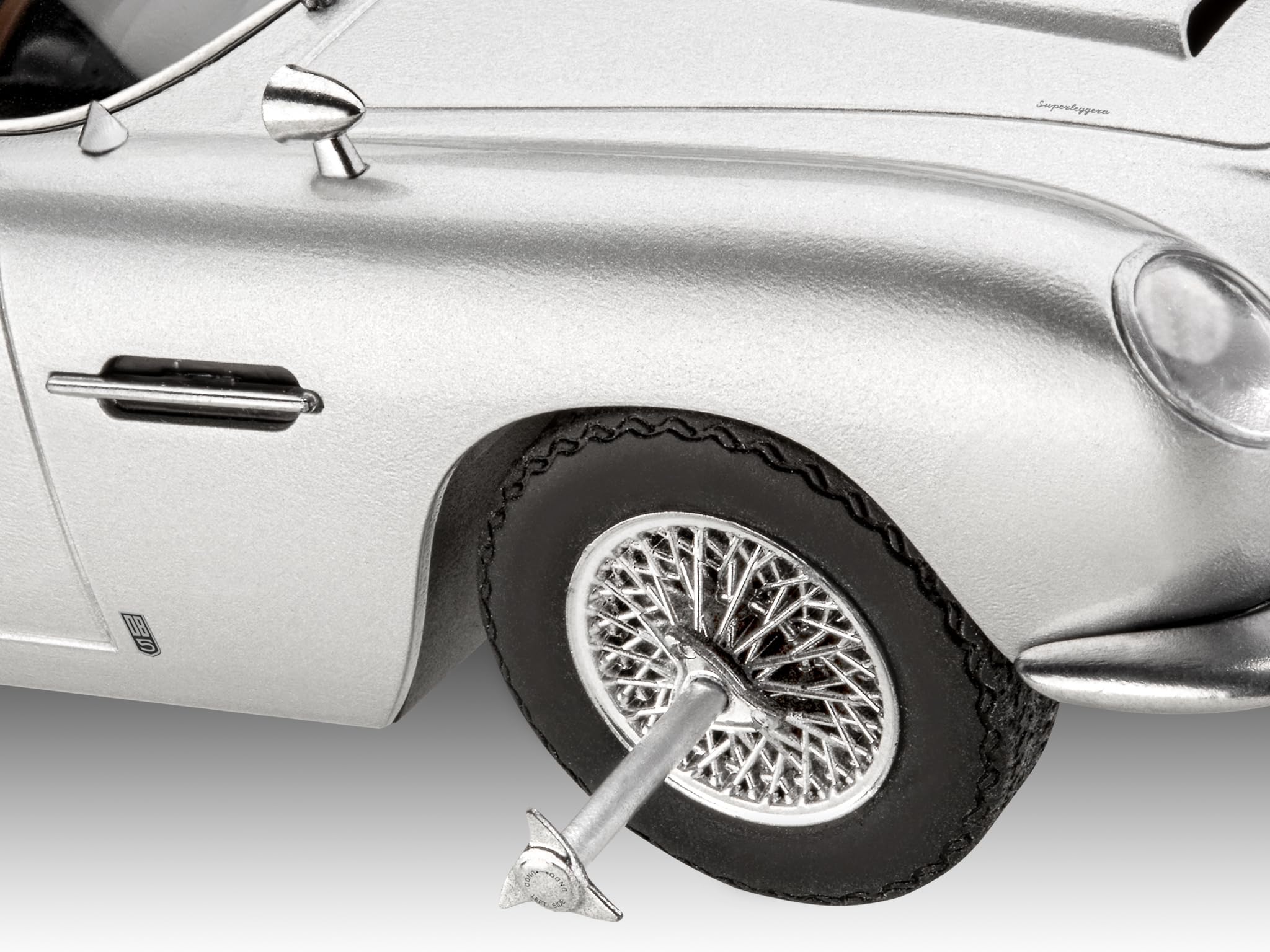 Revell 14554 Aston Martin DB5 James Bond 007 Goldfinger 1:24 Scale 122-Piece Skill Level 2 Model Car Building Kit, Silver