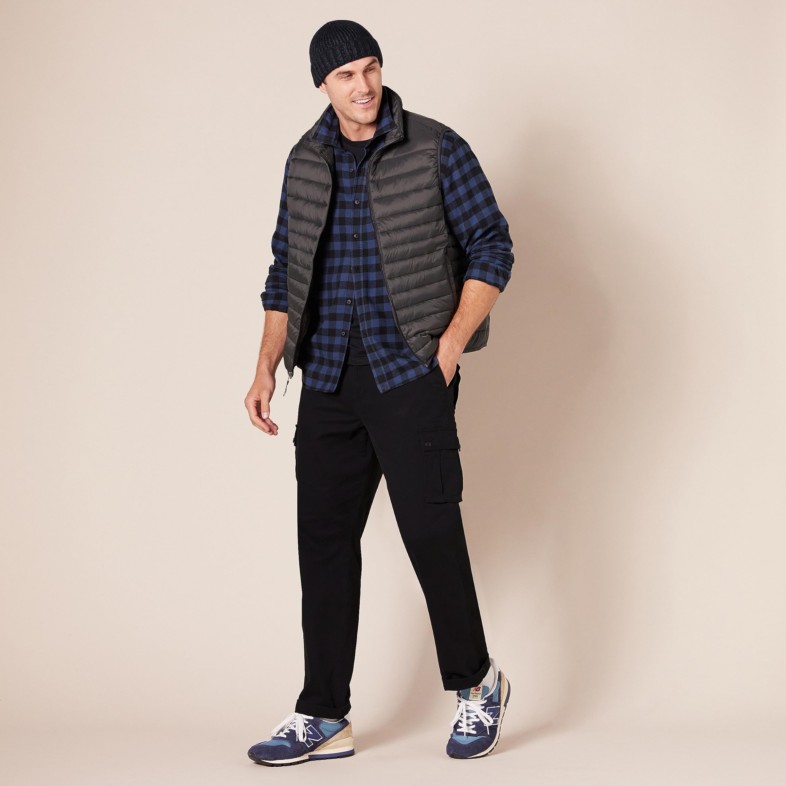 Amazon Essentials Men's Straight-Fit Stretch Cargo Pant (Available in Big & Tall), Black, 34W x 32L