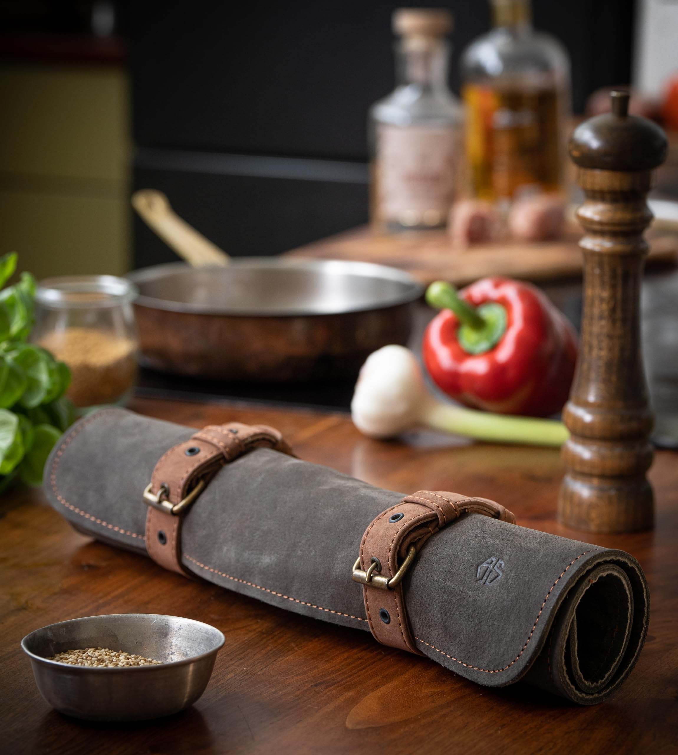 Angus Stoke Knife Roll Bag of genuine buffalo Leather β Handcrafted Chef`s Knife Roll Storage Bag/Case 7 slots β Sean (Olive-Green/Brown)