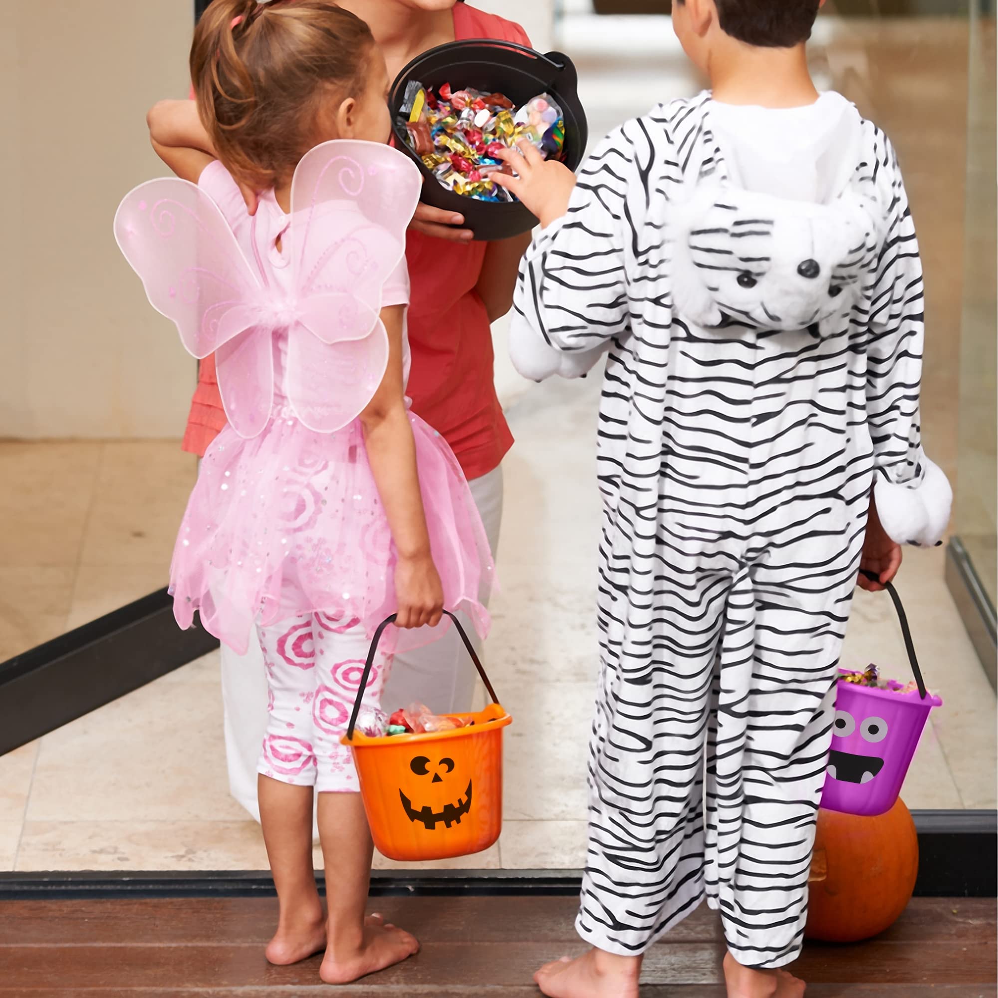 Zcaukya 3 Pack Halloween Buckets, Halloween Plastic Candy Pails, Portable Plastic Candy Trick or Treat Basket for Halloween Party Supplies, Orange Purple Green