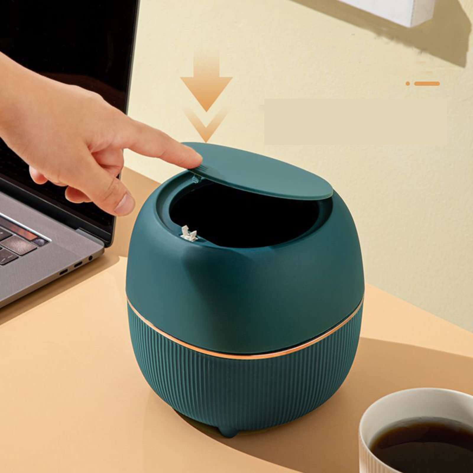 Plastic Trash can Creative Mini Desktop Trash can, with lid Small Home Office Cleaning Trash Button Desktop Storage bin, with 50 Trash Bags (Green)