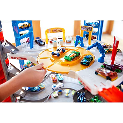 Hot Wheels Toy Car Track Set & 4 1:64 Scale Cars, Super Ultimate Garage, 3+ Ft Tall with Motorized Gorilla & Storage for 140 Cars