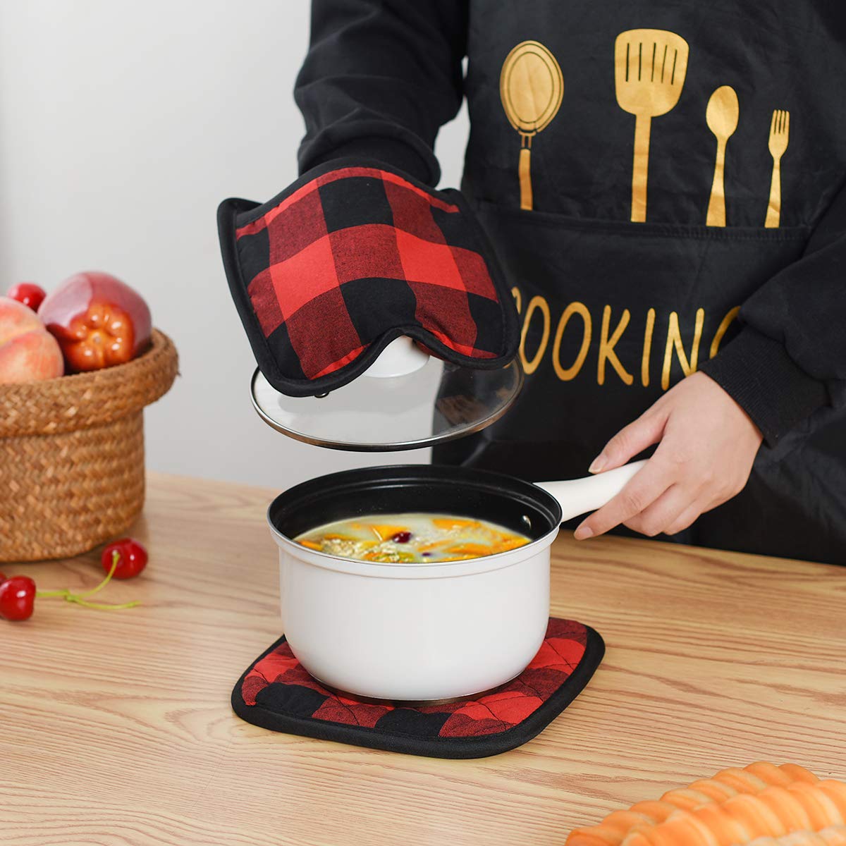 6 Pieces 100% Classic Check Pattern Potholder , Heat Resistant with Pocket for Easy Grip. (Red Plaid)