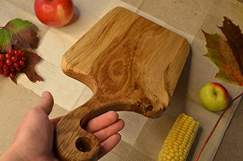 Rectangular wooden cutting board made of solid wood. Size: total length - 13.38 inches, width - 6.29 inches, thickness - 0.78 inches. The handle length is 4.72 inches.