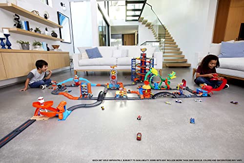 Hot Wheels Toy Car Track Set City Track Pack, 10 Component Parts, 1:64 Scale Vehicle