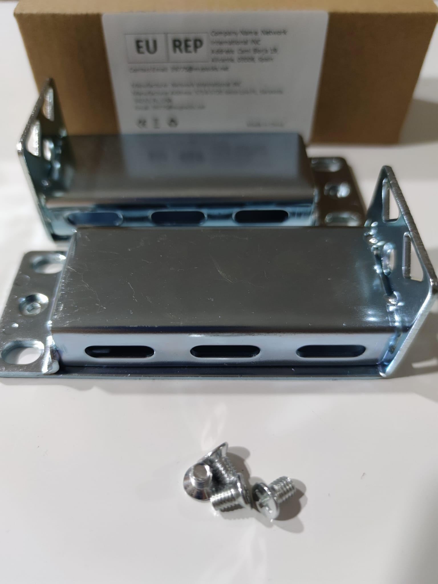RW RoutersWholesale - Rack Mount Kit 3560/2960 19in Compatible with Cisco RCKMNT-19-CMPCT=