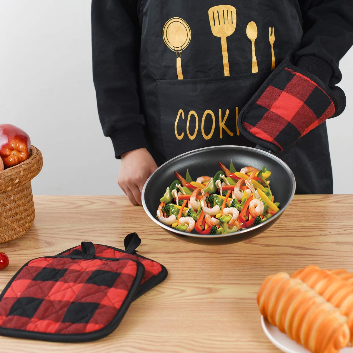 6 Pieces 100% Classic Check Pattern Potholder , Heat Resistant with Pocket for Easy Grip. (Red Plaid)