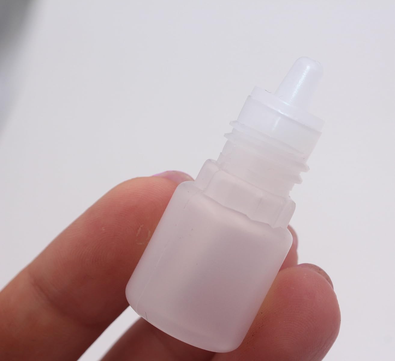 Elandy 50PCS 2ml Portable Empty Squeezable Dropper Bottle-Plastic Eye Liquid Dropper Sample Storage Containers With Orfice Reducer(Bottle+Tip cap+cap)