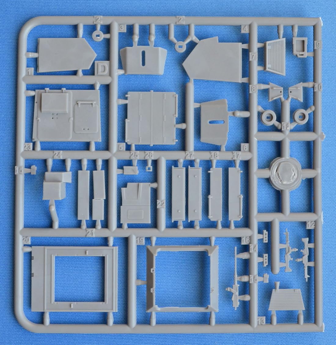 ACE 72438-1/72 - V-100 (XM-706 E2) USAF Armored Patrol Car Armor kit